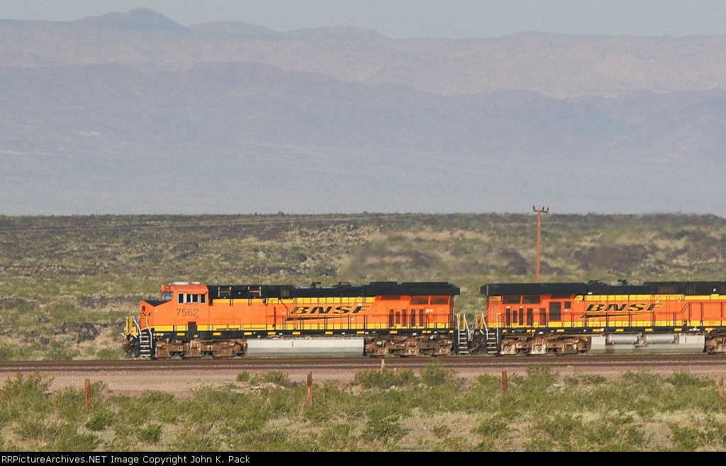 BNSF 7562